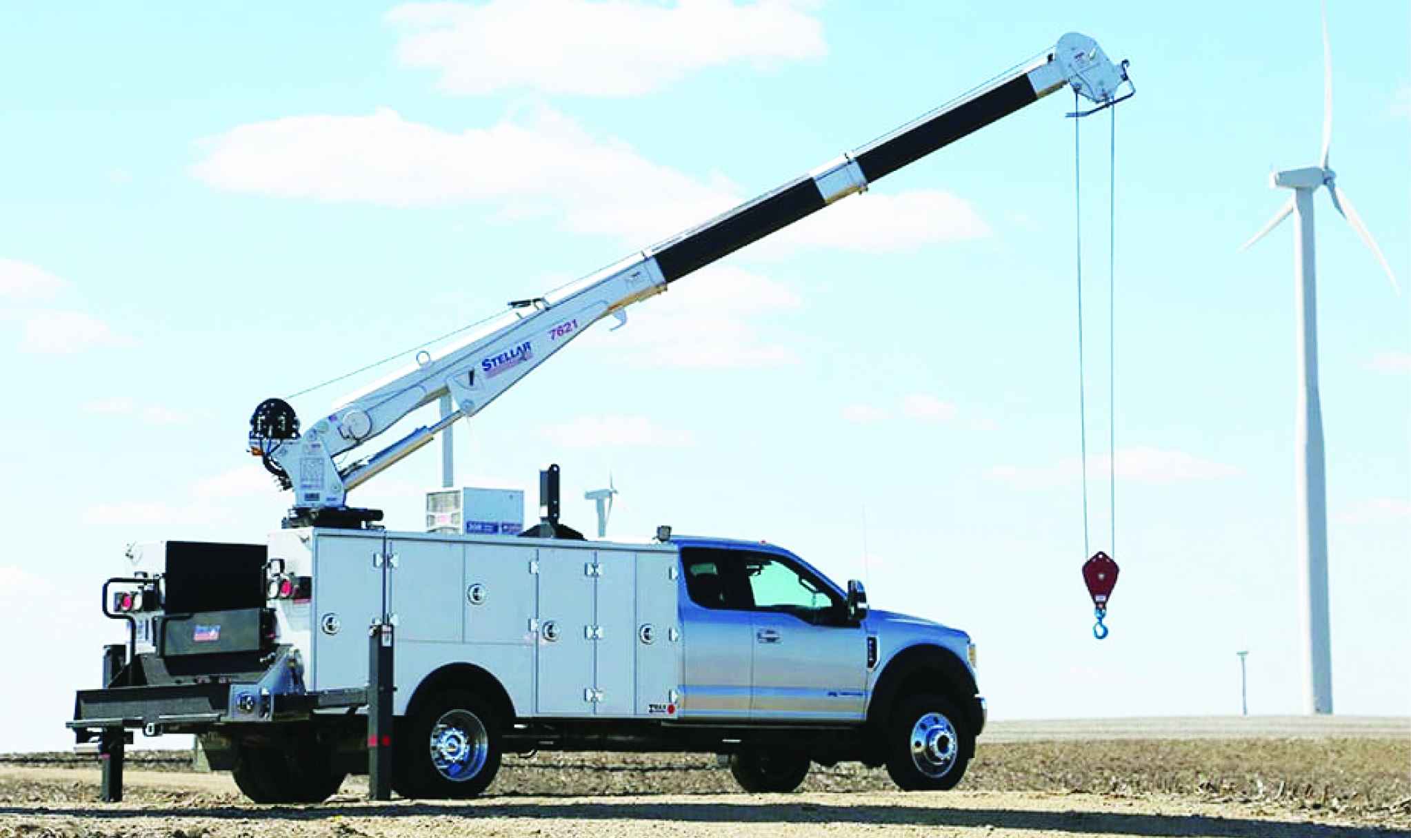 Mechanic’s Trucks with Service Cranes Maximize Uptime on Jobsites ...