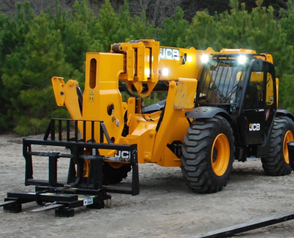 JCB Offers Energy Master Options for Oil & Gas Industry | Lift and Access